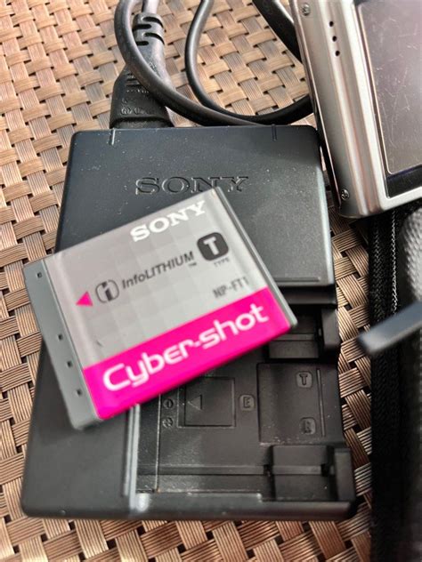 sony cybershot carl zeiss 7.2mp, Photography, Cameras on Carousell