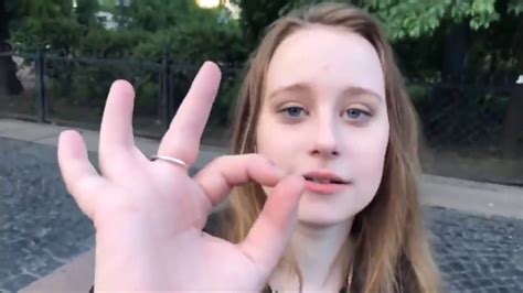 Космическая Телка. Сосать это нормально? - YouTube