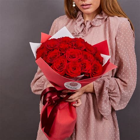 Купить розы в Москве от 1650 ₽, заказать букет из роз с доставкой на ...