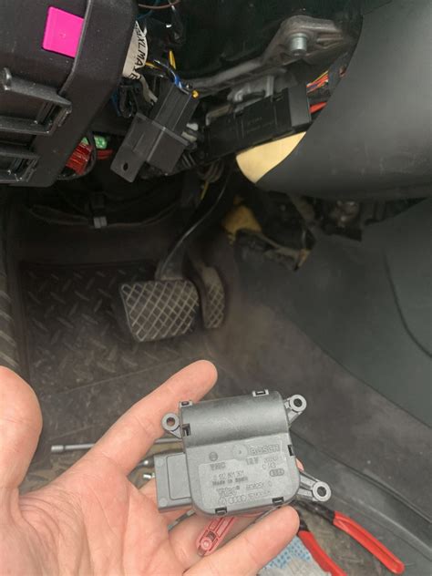 Потенциометр климата — Audi A4 Avant (B6), 2 л, 2003 года | своими ...