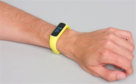 Обзор доступного фитнес-браслета Samsung Galaxy Fit e