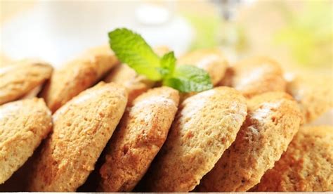 Ароматне італійське печиво: рецепт мигдальних амаретті | Food, Recipes ...