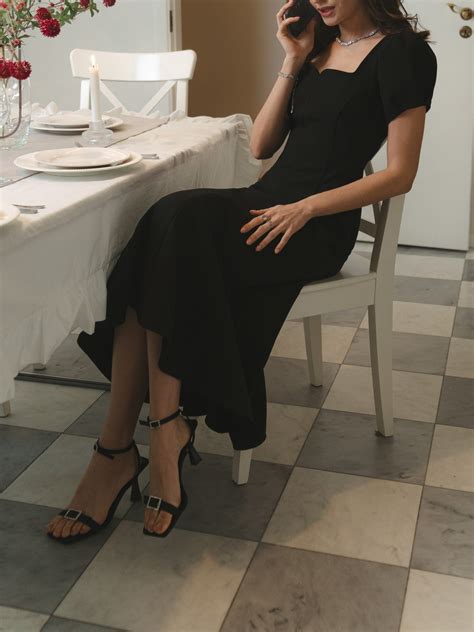 Приталенное платье миди с рукавами-фонариками :: LICHI - Online fashion ...