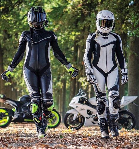 qdfqsd | Motorbike girl, Female motorcycle riders, Motorcycle outfit
