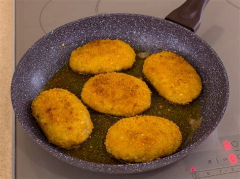 Котлеты из индейки с капустой