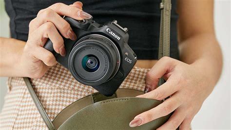 بررسی و خرید دوربین کنون مدل Canon EOS R50 - کلاغه