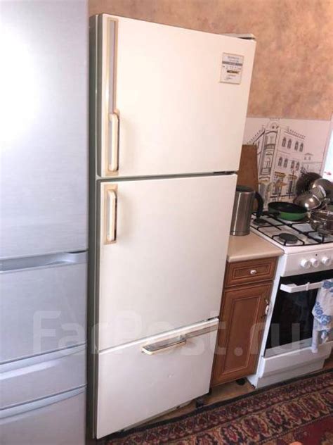 Холодильник трехкамерный продам, б/у, в наличии. Цена: 5 000₽ в Уссурийске