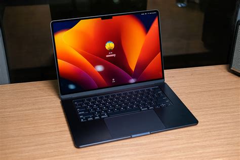 Macbook Air 15 inch về tới Việt Nam, đại lý niêm yết giá 32,99 triệu đồng