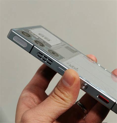 Единственный в своём роде Red Magic 9 Pro с плоской задней панелью и ...