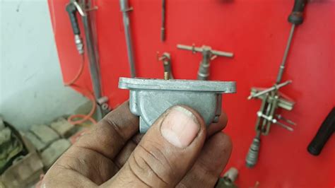 Carburetor Overflow Problem Causes - YouTube