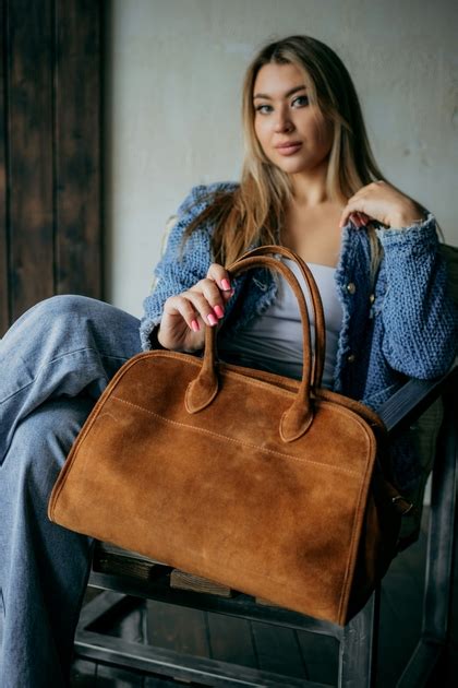 Купить женскую итальянскую сумку из натуральной замши с доставкой на ...
