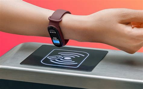 Хитовые фитнес-браслеты Xiaomi Mi Band 6 подешевели в Китае
