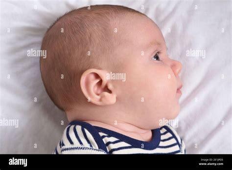 Side profile lying newborn baby hi-res stock photography and images - Alamy