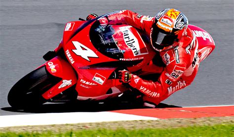 Racing Cafè: Photo #336 - Max Biaggi 2000