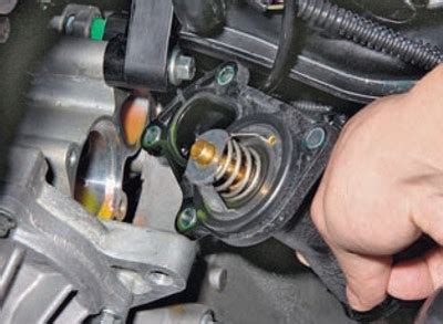 Replacement of Ford thermostat, replacement of thermostat Ford Focus ...