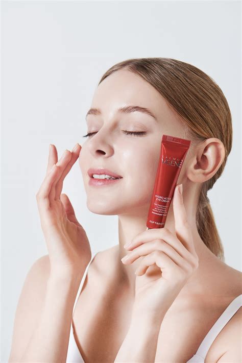 SALMONVGENE HYDRO ACTIVE EYE CREAM | K-Beauty Connect