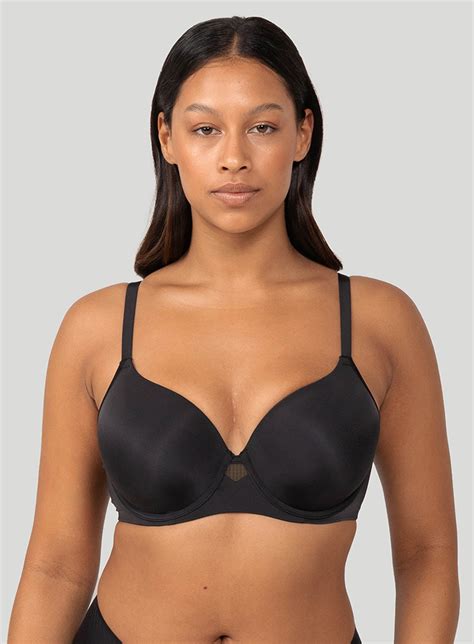 Triumph: Body Make-Up Smooth Whp Black | DeBra's