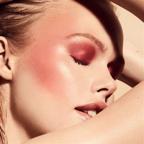 Хайлайтер Killawatt Freestyle Highlighter от Fenty Beauty by Rihanna ...