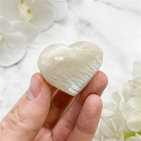 Сердце из лунного камня