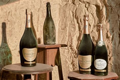 Бутылка самого дорогого шампанского в мире Perrier-Jouët Champagne ...