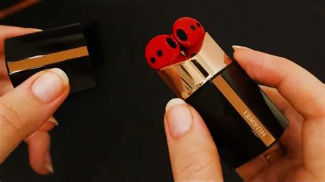 Выпущены наушники Huawei Freebuds Lipstick 2 с кейсом в виде помады ...