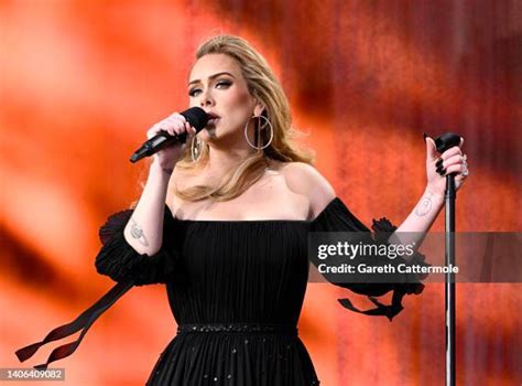 38.525 Adele Fotos und hochauflösende Bilder - Getty Images