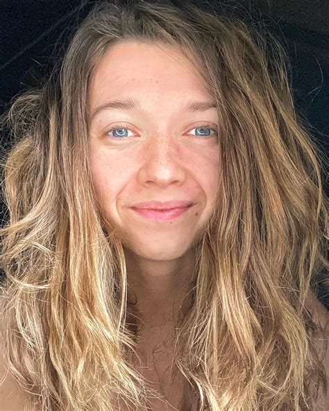 honey smile for your Friday 🙆 ️ had big moving day today : r/FreckledGirls