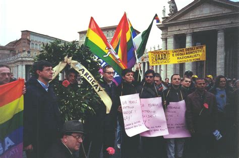 Vent'anni dal sacrificio di Ormando: il gay che denunciò l'omofobia ...