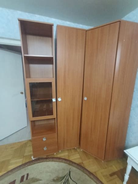 Продаётся б/у угловой шкаф с одним пеналом (на фото пенал со стеклом и ...