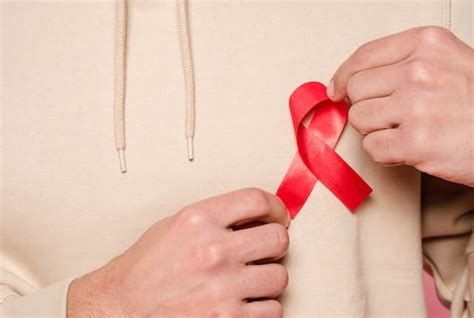 Красная ленточка — когда и где она появилась? | WomenHIV информационный ...