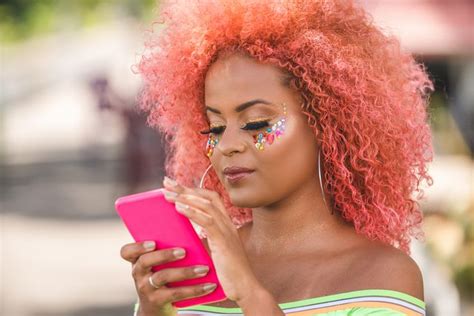 Paris (18) is helemaal klaar met opgedrongen roze glitter wereld: ‘geef ...