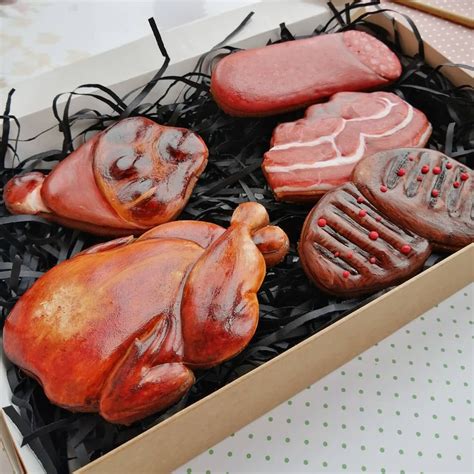 Вегетарианское мясо - коробочка с разнообразными мясными и выпечкой