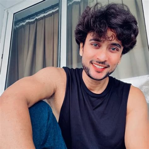 𝐑𝐚𝐚𝐣 𝐂𝐡𝐚𝐧𝐝𝐫𝐚 (@raaj_chandraa) • Threads, Say more