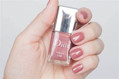Новые оттенки лаков для ногтей Dior: Be Dior, Tribale, Wonderful, Smile ...