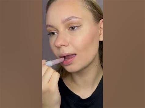 Макияж губ за 1 минуту | ТАЮЩАЯ помада #trending #makeup - YouTube