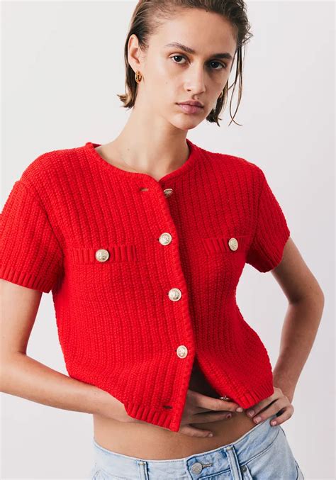 Lieben die Pariserinnen! Der perfekte Cardigan für den Frühling – von H&M