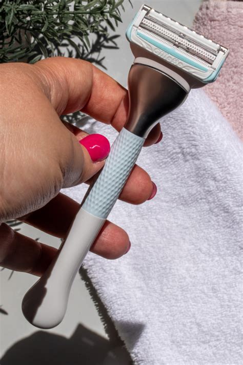 Gillette Venus & Satin Care – Rasierer & Pflege für den Intimbereich ...