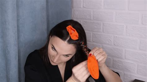 Лайфхак для красивых кудрей: крутим волосы без плойки и бигуди