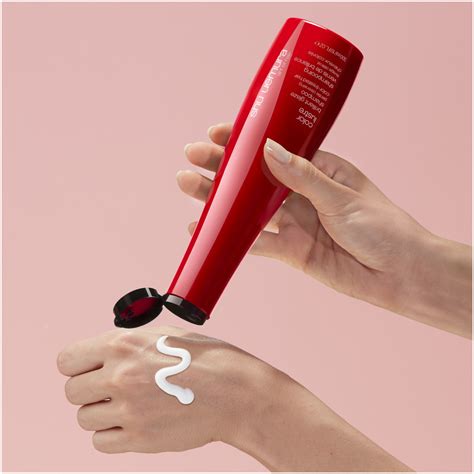 Shu Uemura Color Lustre Brilliant Glaze Shampoo - 300 ml