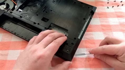 Что внутри ноутбука Samsung NP305V5A - YouTube