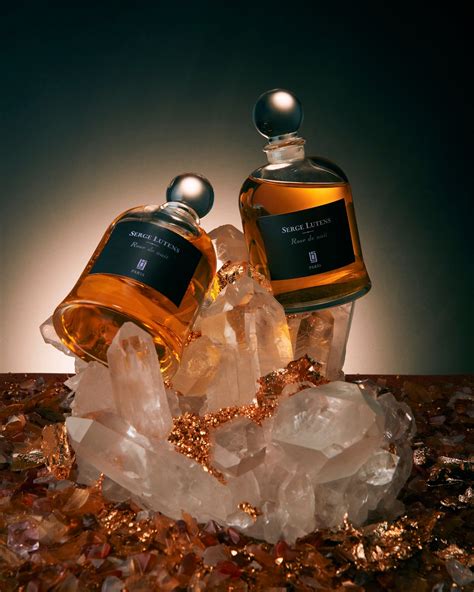 Rose de nuit | Serge Lutens – site officiel