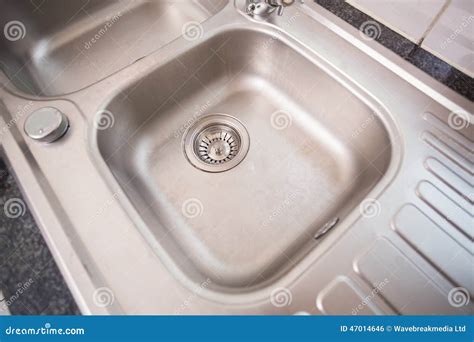 Установка накладной мойки на тумбу пластиковые регуляторы (Большое ...