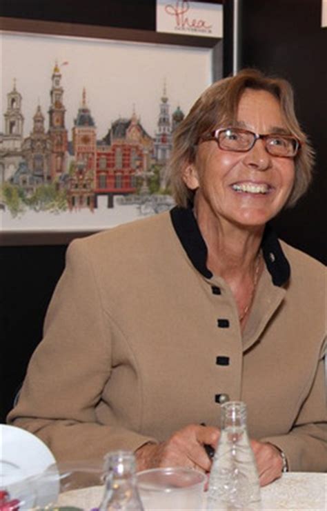 Thea Gouverneur - Babelio
