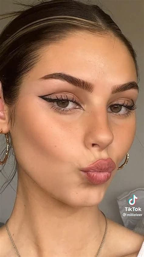 [Видео] «Graphic eyeliner tutorial» | Уроки по макияжу глаз, Макияж для ...
