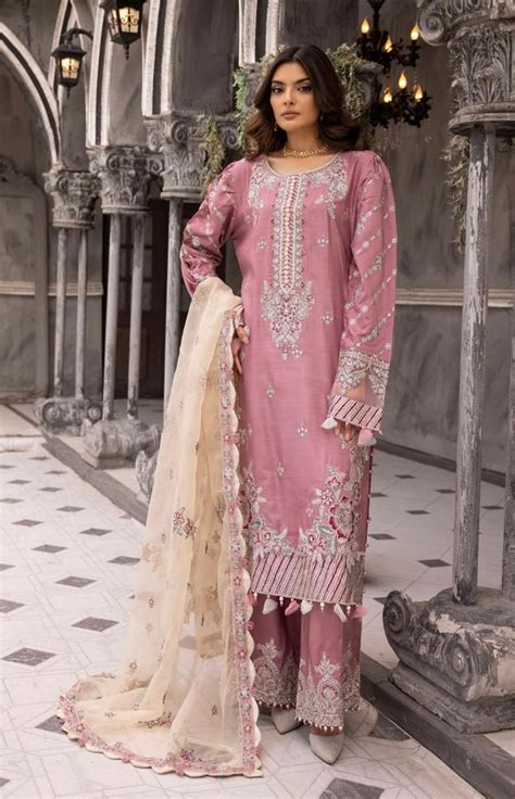 IVANA LUX – The Traditional Attire Online