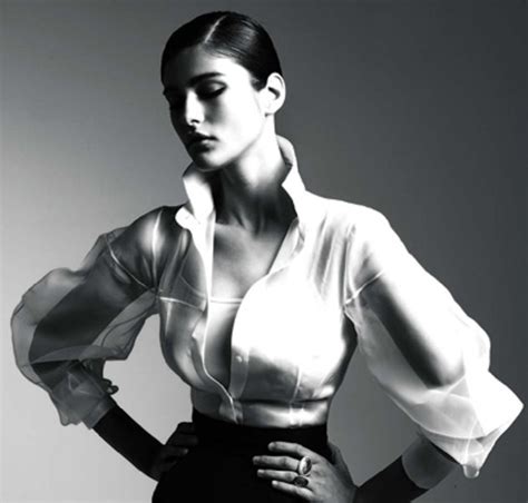 La camicia è donna. Mode e modi per indossarla - Giovanna Vitacca