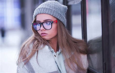 Фото девушка в очках зимой: фото, изображения и картинки