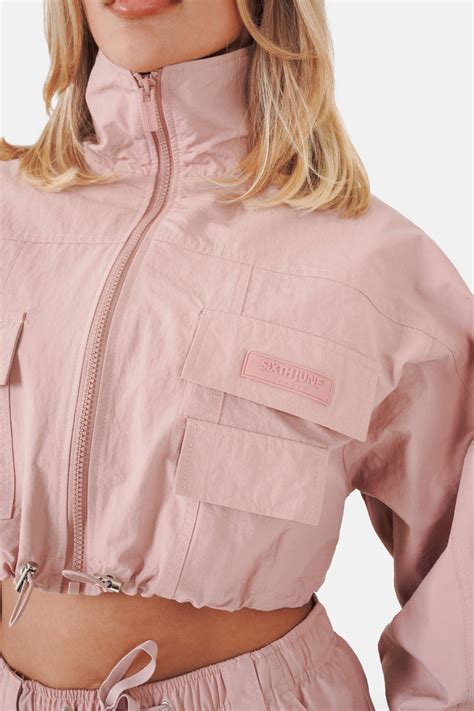 Découvrez et commandez la collection Femme en exclusivité sur SixthJune ...