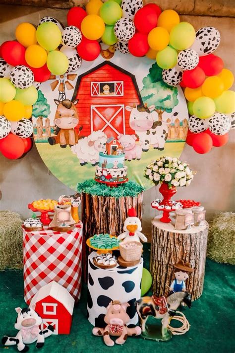 Pin de Аленка Нименко em Фотозона синий трактор | Decoração festa ...