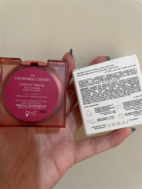 Huda beauty blush, Kesehatan & Kecantikan, Rias Wajah di Carousell
